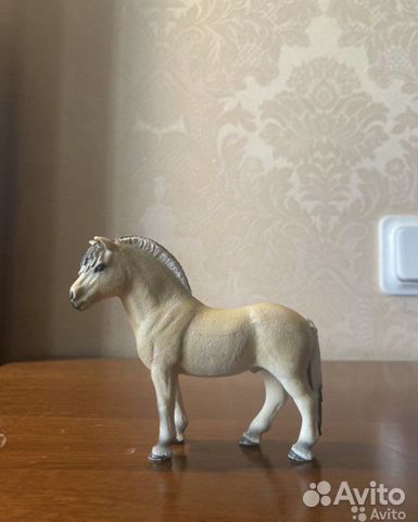 Лошади фьорд и андалуз